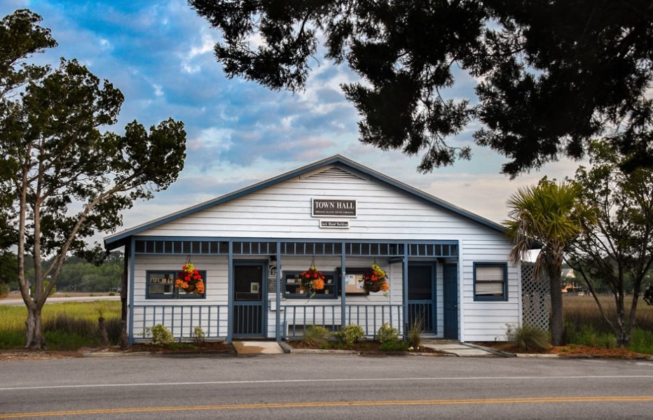 Pawleys Island's Old Town Hall: Showcase For Local Artisans